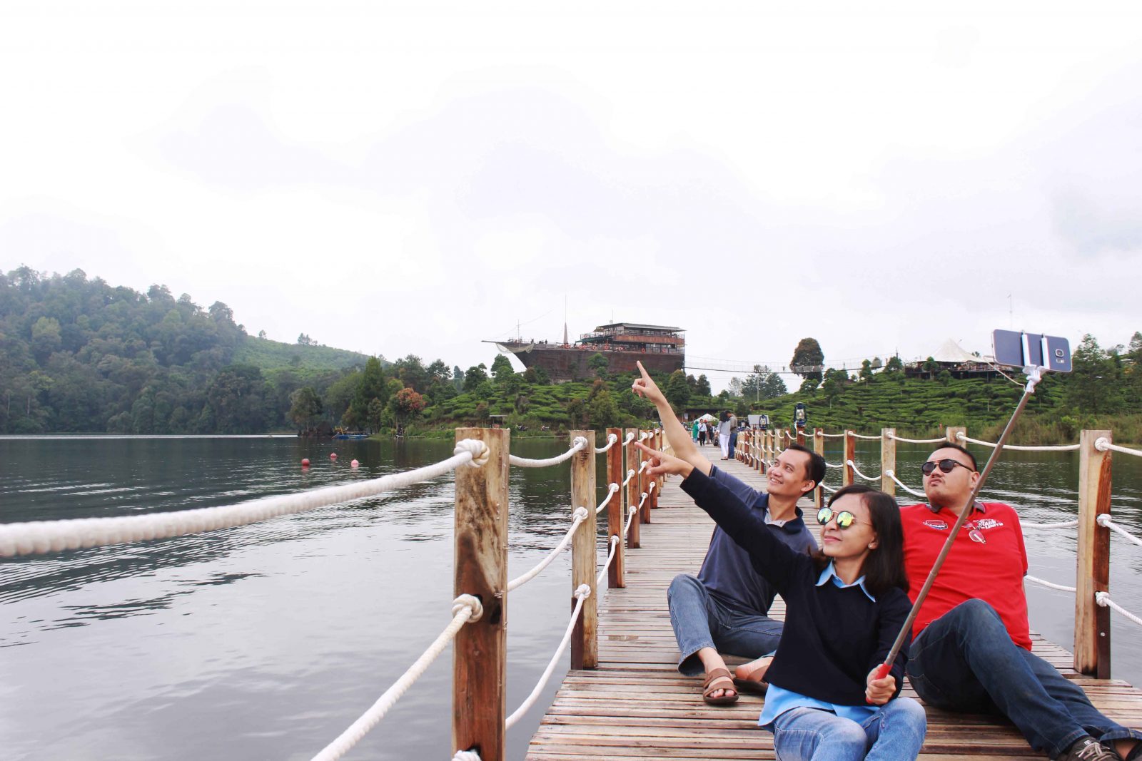 Eksotisme Wisata Glamping Lakeside Rancabali - Komunita